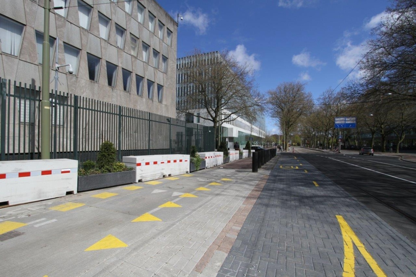 Ontwerpen, produceren en plaatsen van voertuigwerende betonblokken